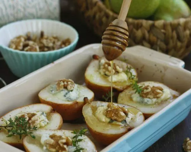 Qué cocinar de las peras: las mejores recetas de ensaladas, bocadillos y dulces. 8873_19